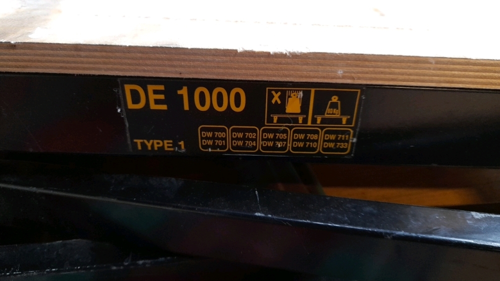 DEWALT FOLDING WORK BENCH