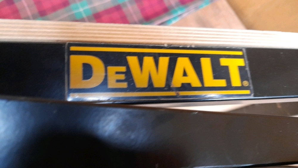 DEWALT FOLDING WORK BENCH