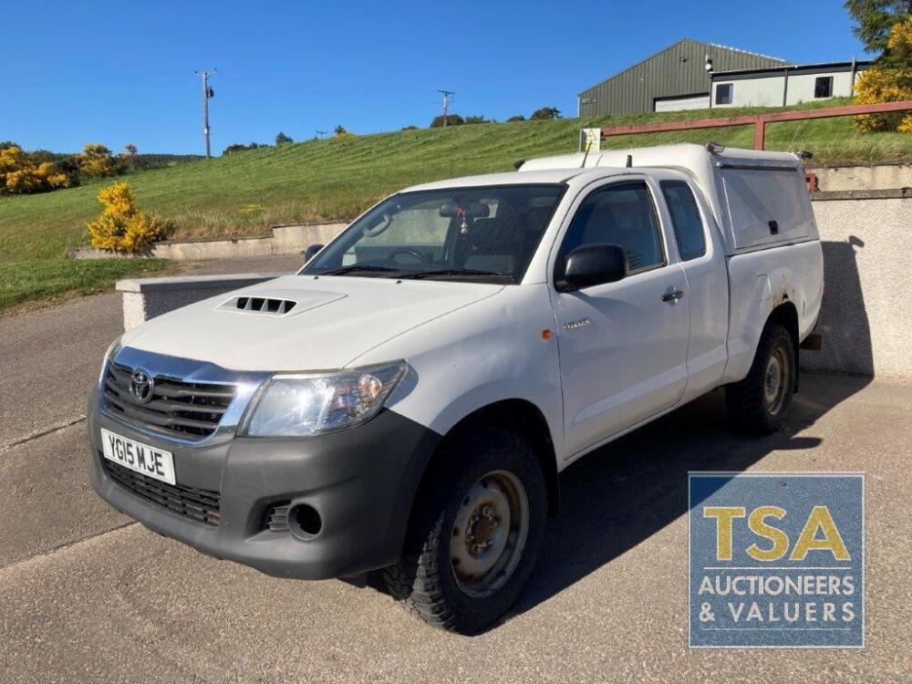 YG15 MJE - Toyota Hilux Kingcab c/w Rear Canopy - On Bighorn