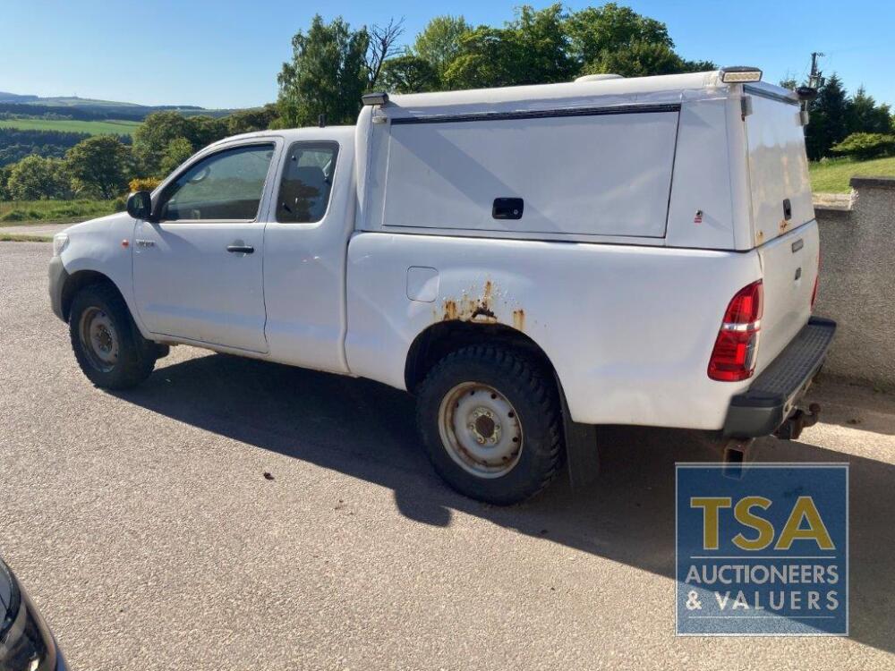 YG15 MJE - Toyota Hilux Kingcab c/w Rear Canopy - On Bighorn