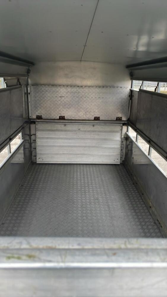 12FT IFOR WILLIAMS STOCK TRAILER C/W SHEEP DECKS & CATTLE DIVIDER