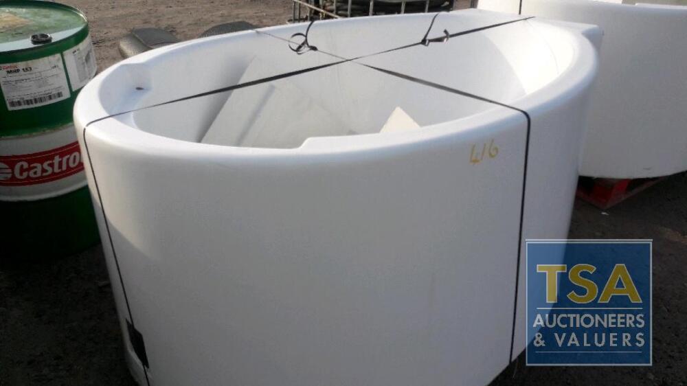 PALLET FIBREGLASS DEEP FILL BATH TUB WITH STEP