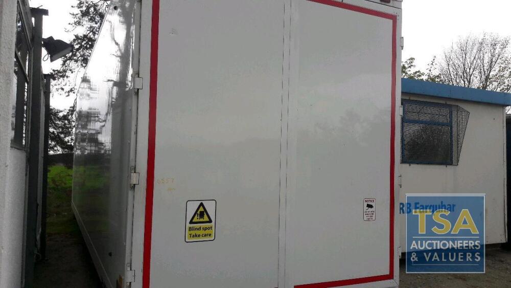 28 FT WHITE BOX VAN WITH BARN DOORS