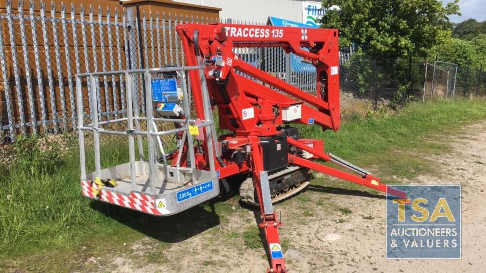 CHERRY PICKER - RED KEY AND CONTROL BOX IN P/CABIN