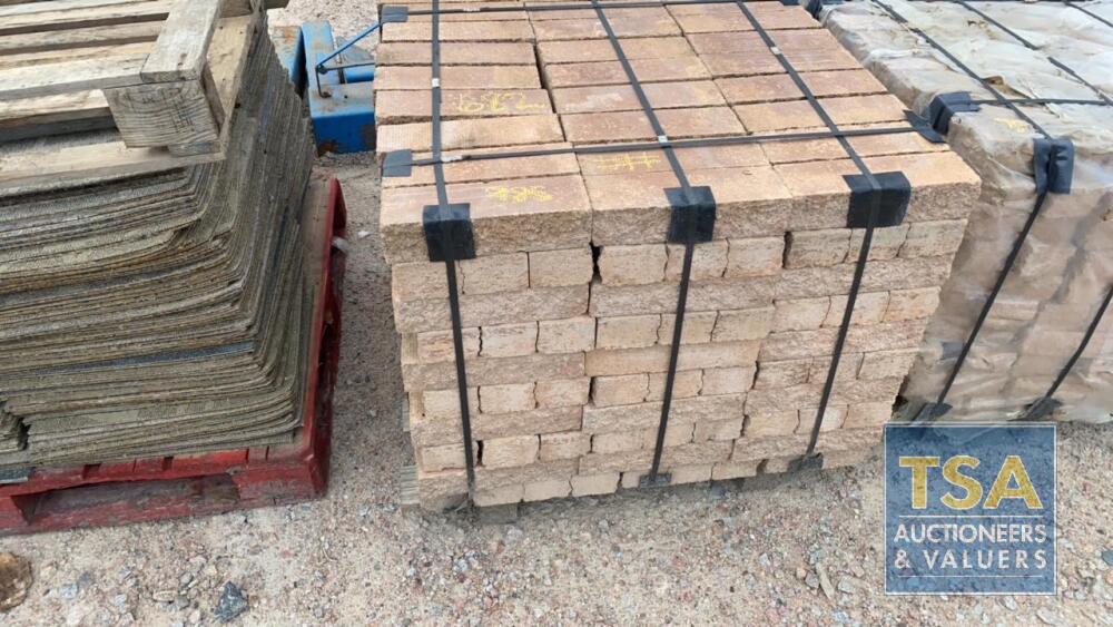 2 PALLETS PINK FYFESTONE 295 X 100 X 65 MM