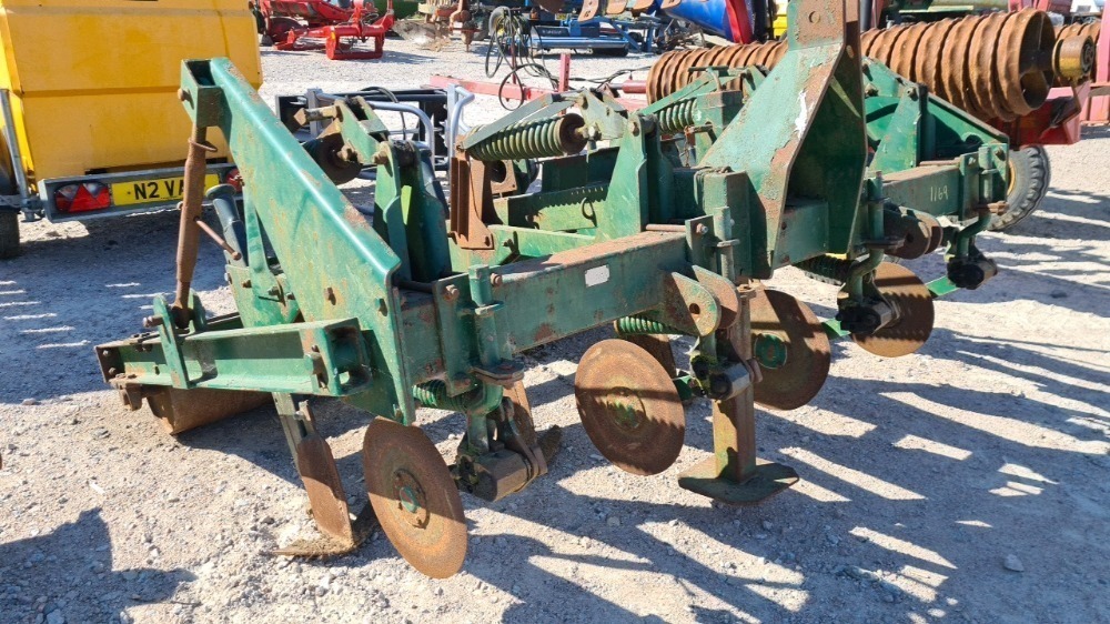GROUNDHOG SLURRY INJECTOR/ SWARD LIFTER
