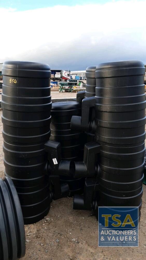 NAYLOR RIBBED PLASTIC ROAD GULLY 450MMX750MM C/W 160MM OUTLETX11