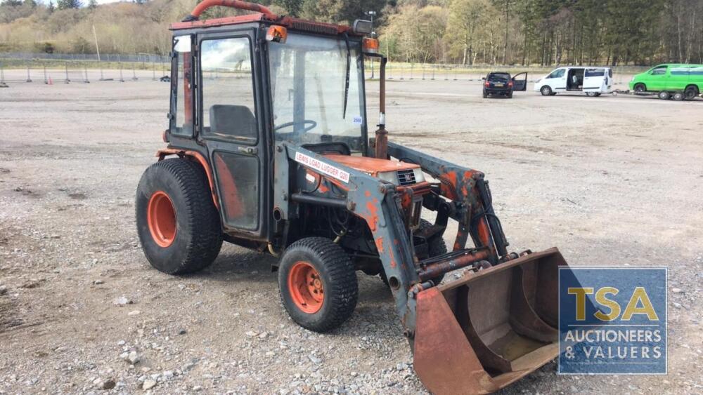 KUBOTA B2150, 4WD TRACTOR , ** C/W LEWIS Q20 LOADER. 3 POINT LINKAGE ...