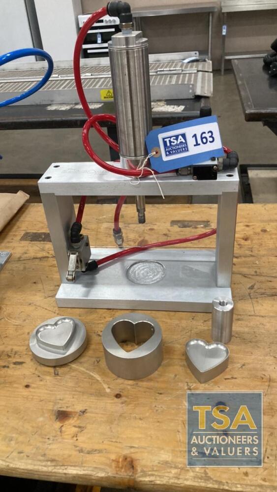 `Single Pneumatic Bath Bomb Press