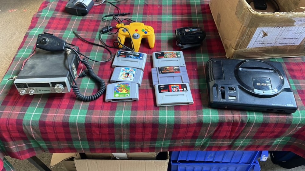 BOX CB RADIO & COMPUTER GAMES