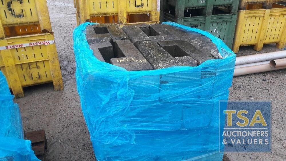 PALLET OF CEMENT L SHAPED CORNER BLOCKS