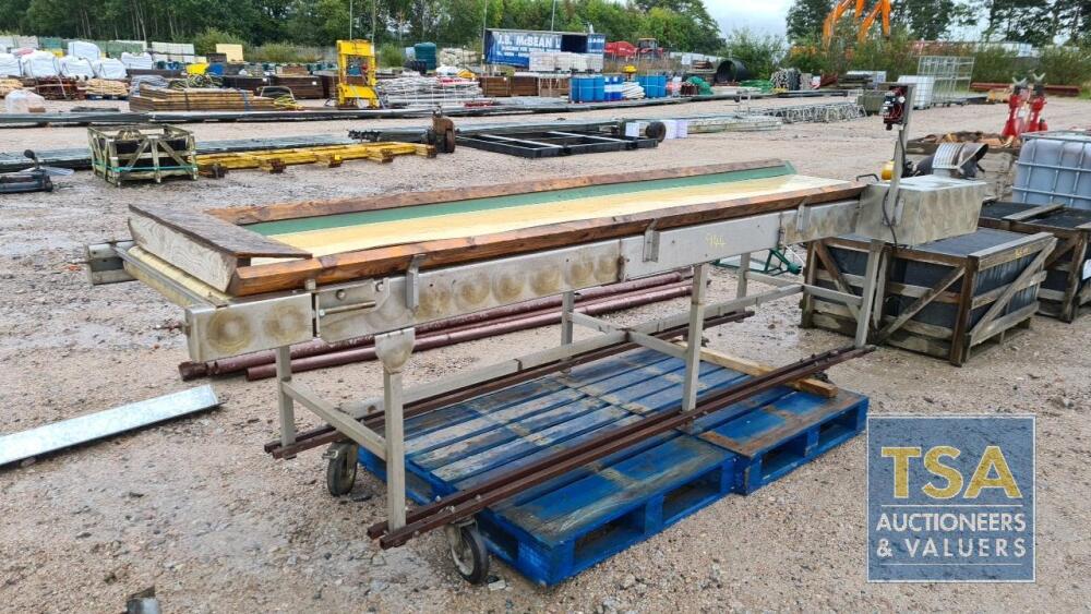 STAINLESS STEEL CONVEYOR/BELT PICKING TABLE