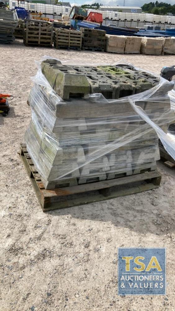 2 PALLETS OF HERAS FEET