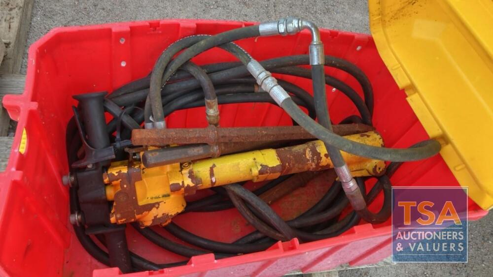 JCB HYD HM 25 BREAKER C/W LONG PIPES, IN RED & YELLOW BOX