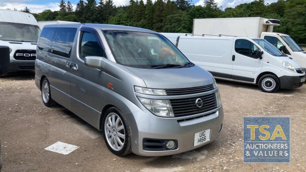 Nissan Elgrand 4x4 Estate