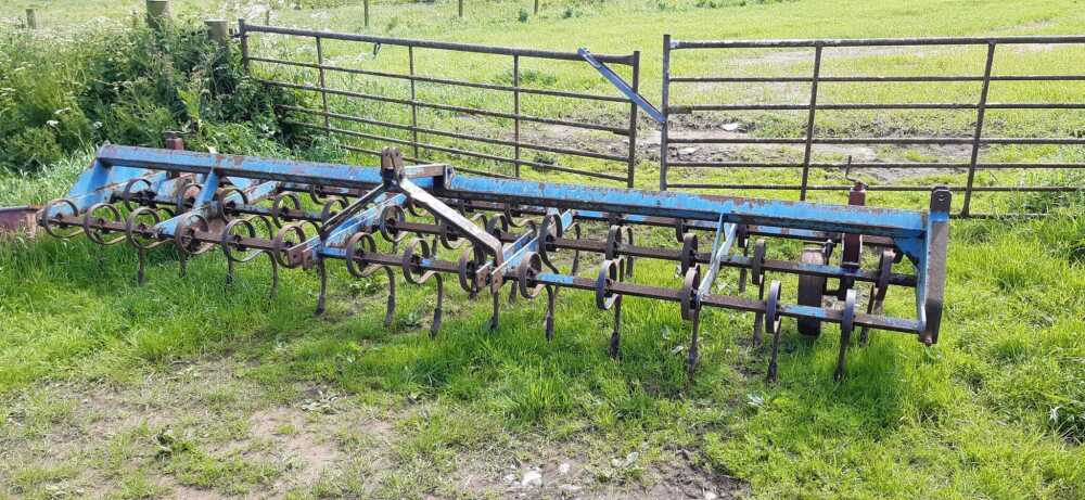 SPRING TINE CULTIVATOR